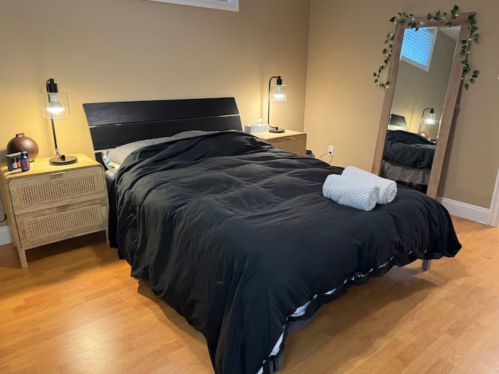 Your Own Adorable Entire 1br Suite +Separate Entry - Burnaby