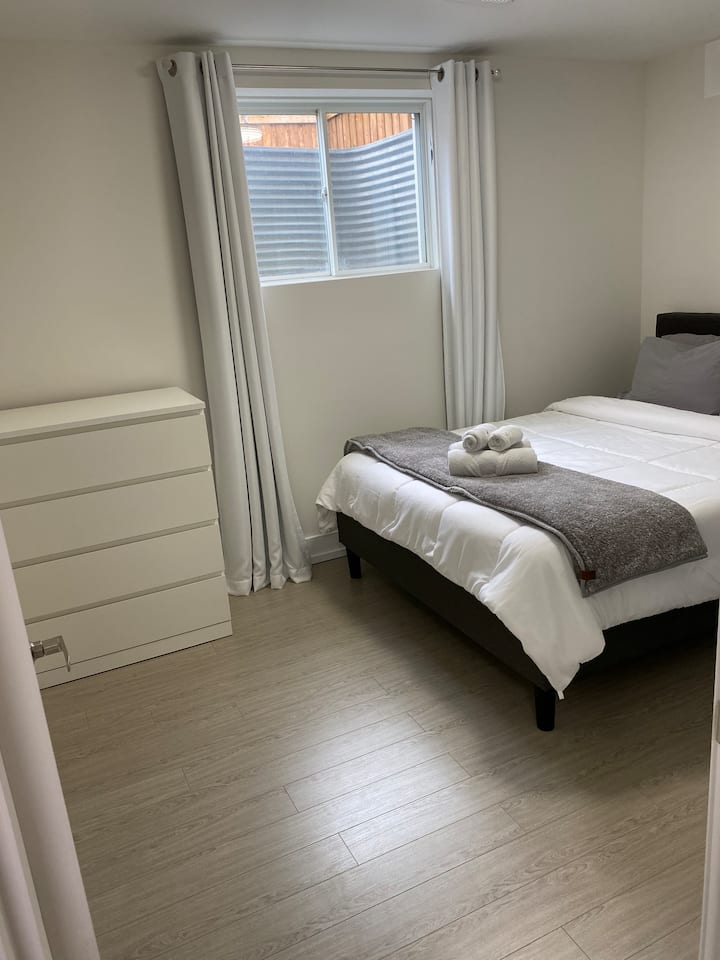 Modern 1 Bedroom Basement, Separate Entrance - Ajax