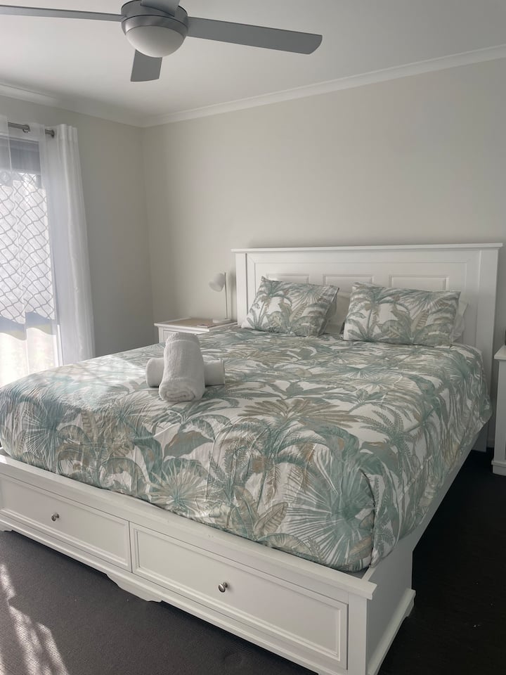 Private Room With Kitchenette 7 Min Drive To Beach - Aussie World, Palmview