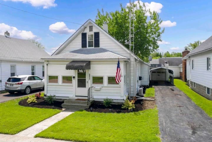 Buckeye Bungalow 2 ~ Park-beach-pups- Near It All - Port Clinton, OH