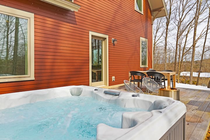 Willard Haus | Hot Tub | 3bd • 3ba | Quiet - Quechee, VT
