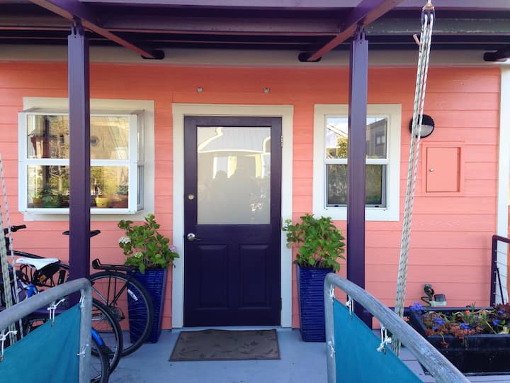 White Pelican - Sausalito, CA