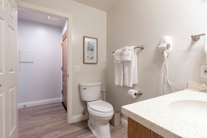 1br Suite Few Minutes From The Beach! Pool Access - San Clemente, CA