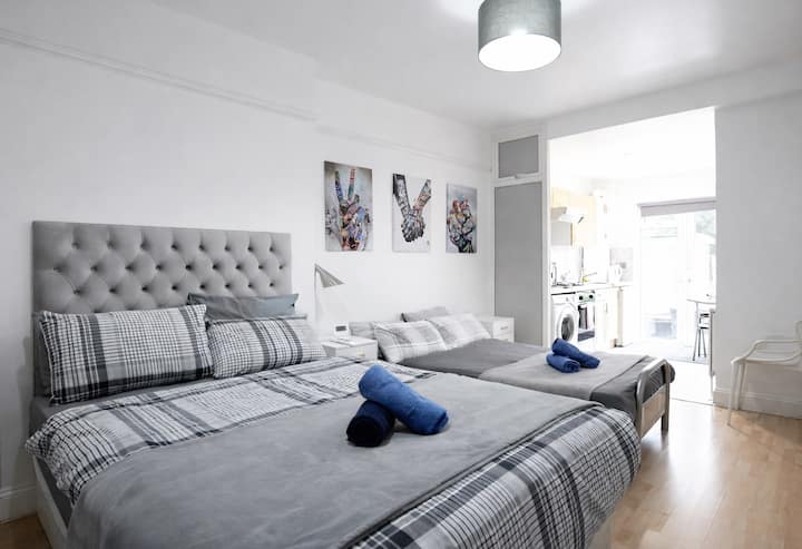 Large Studio Garden Flat Golders Green Road - Londen