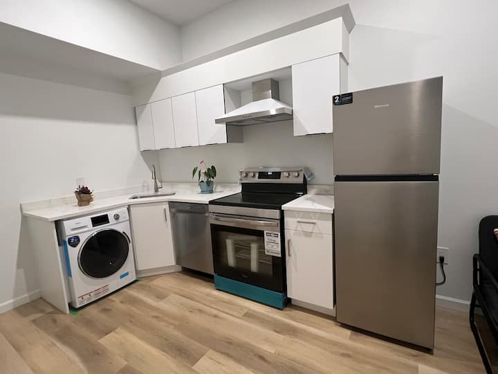 Burnaby Metrotown-private Room, Bathroom & Kitchen - Burnaby