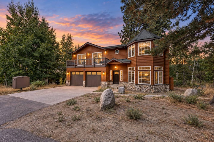 Full Remodel, Hot Tub, Foosball+arcade, Ev Charger - South Lake Tahoe, CA