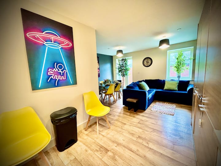 5 Bedroom House- Contractors, Crew, Group, Family - Colchester