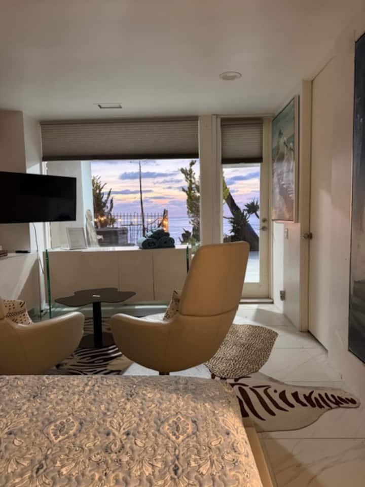 La Jolla Oceanfront Serenity Suite - San Diego, CA
