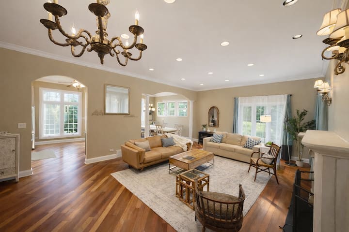 3 Luxury Master Suites By Gardens, Lake & Chicago - Wilmette, IL