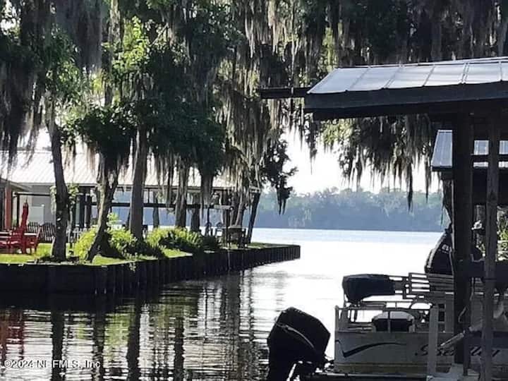St Johns River Retreat - Crescent City, FL