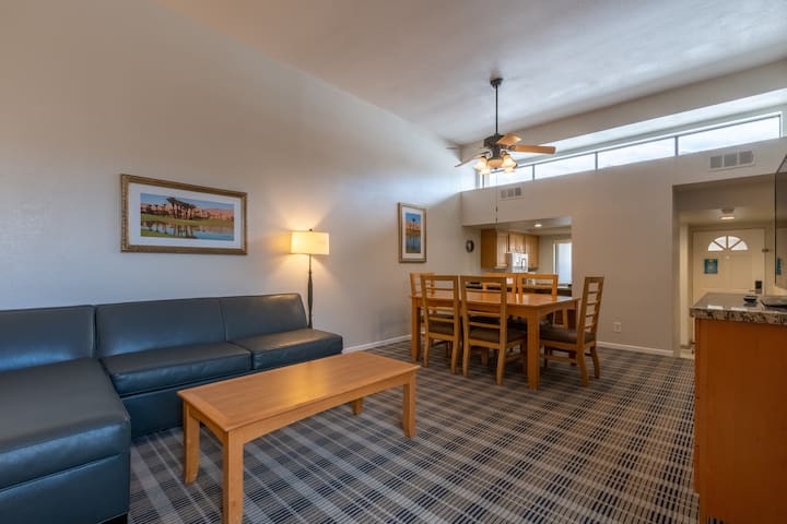 Relaxing 2br Suite W/ Patio | Outdoor Pool Access - 팜스프링스