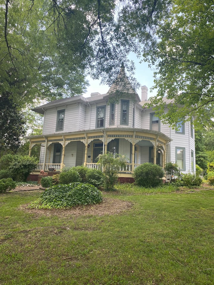 Olita's Heritage House - Clarksville, VA
