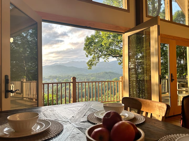 Stunning View W/hot Tub, Grill, Fire Table, Wi-fi! - Bryson City, NC