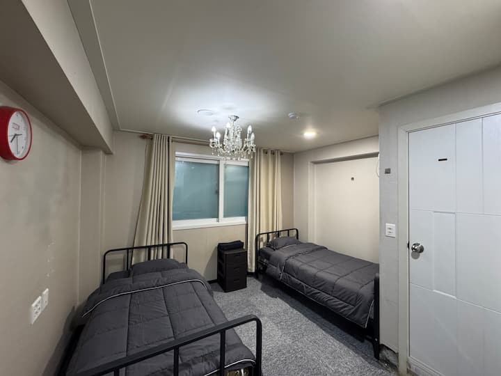 스튜디오-308/화장실/전용화장실/지하철 도보8분/버스정류장 1분/침대2개/풀옵션 - Seoul