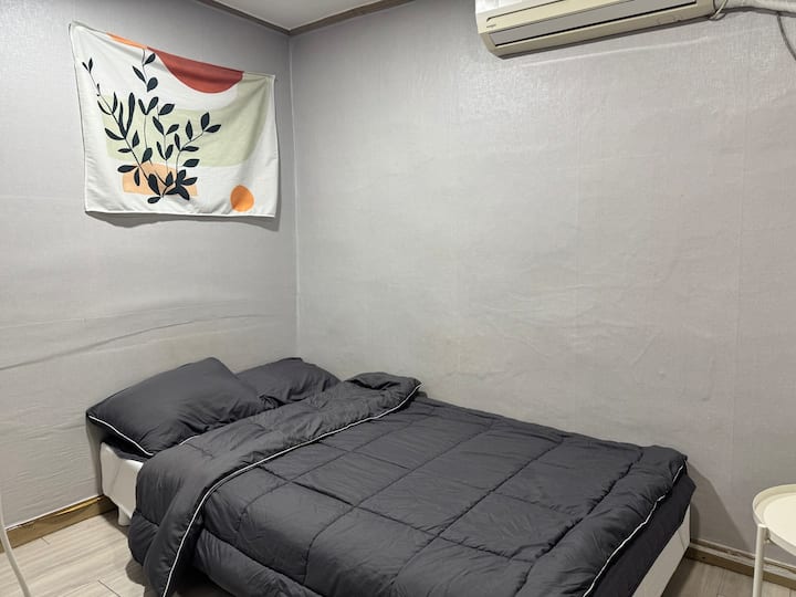 스튜디오-A:방+화장실/전용숙소/전용화장실/지하철역 도보8분/버스정류장 1분/슈퍼싱글침대 - Seoul