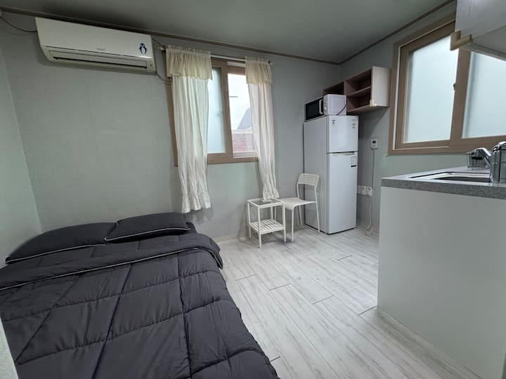 바움501:방1+화장실/전용숙소/전용화장실/지하철역 도보 8분/버스정류장 1분/더블침대/ - Seoul