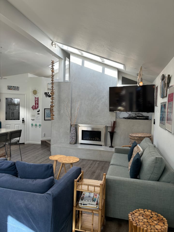 2 Bedroom Bungalow With Hot Tub! - Aptos