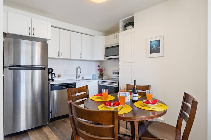 Free Assigned Parking Pool Gym 2 Beds 1 Bd Waikiki - Honolulu, HI