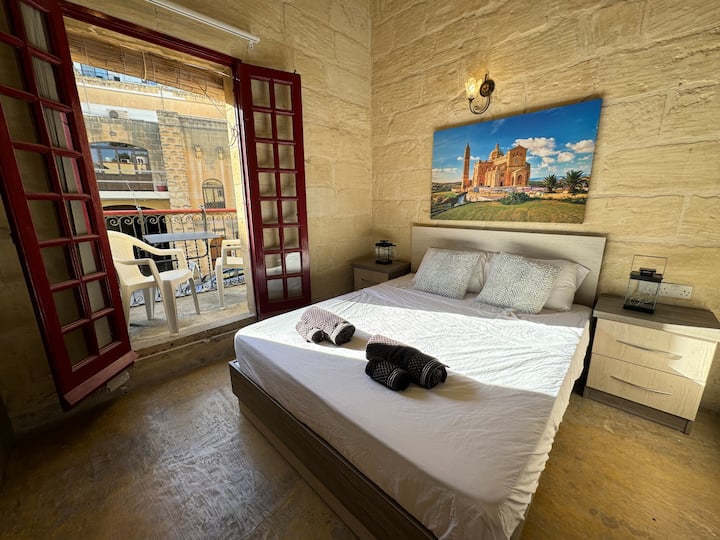 Traditional Renovated Townhouse Close To Victoria - Malta