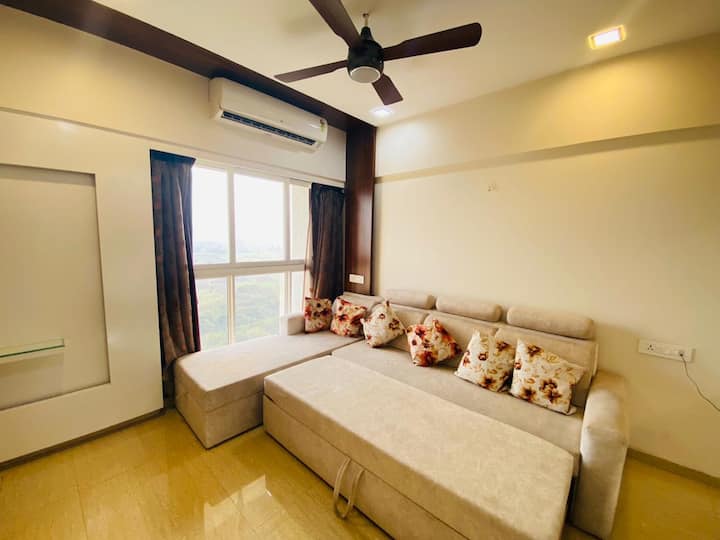 Stunning Golf & River Views From 22nd Floor Studio - Maharashtra