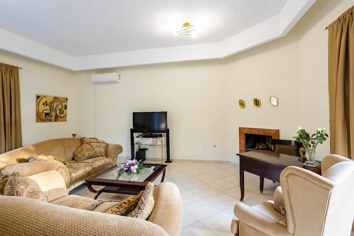 Villaelenasperxogiakalamata. - Kalamata