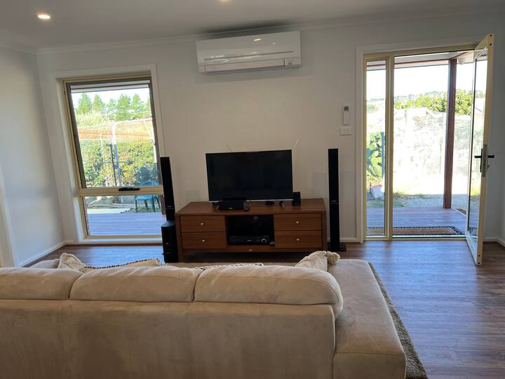Two Bedrooms Escape To Countryside Retreat - Canberra