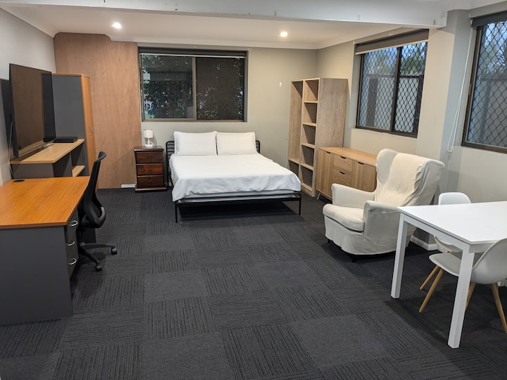 Spacious, Private Studio In Norman Gardens - Rockhampton