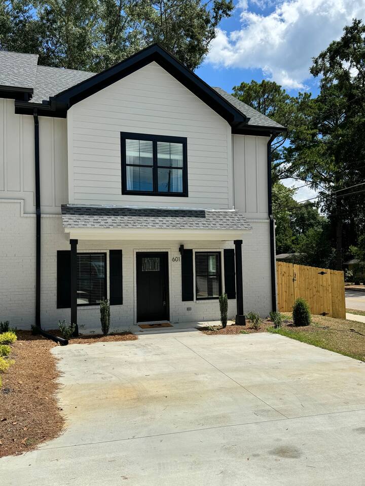Harper Haven: 3/2.5 W/ Fenced Yard & Covered Patio - Auburn, AL