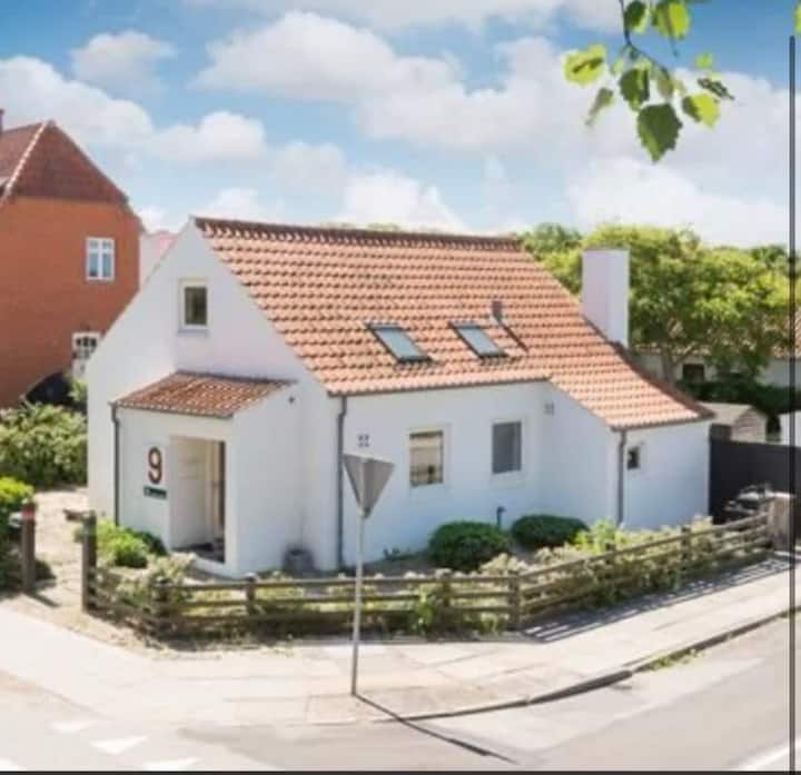 Smuk Bolig Med Udsøgt Gårdhave - Skagen