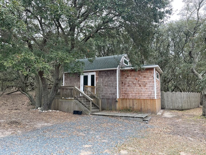 Seaside Cabin In The Maritime Forest-close To Sea - Carova Beach, North Carolina