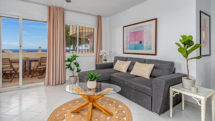 Coastal Escape/family-friendly 2-br With Seaview - Calahonda