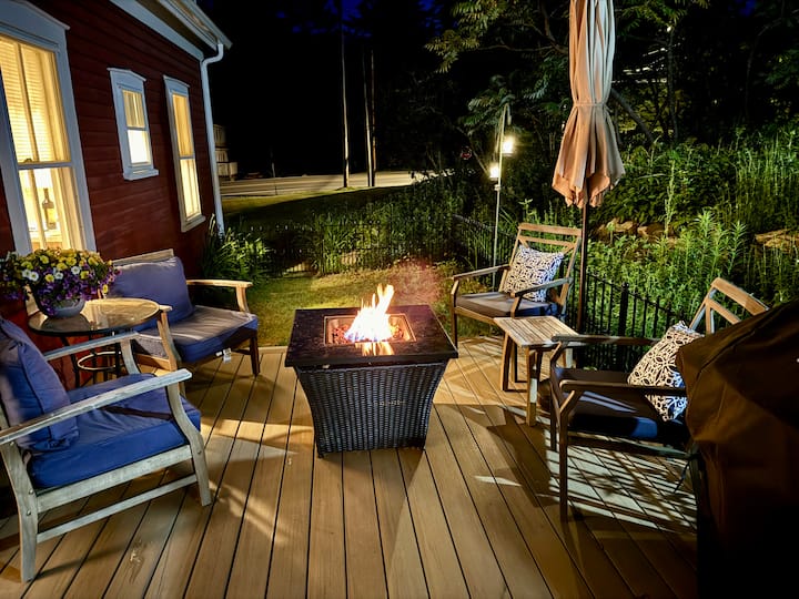 The Burke Four Corners Cottage - Boothbay Harbor, ME