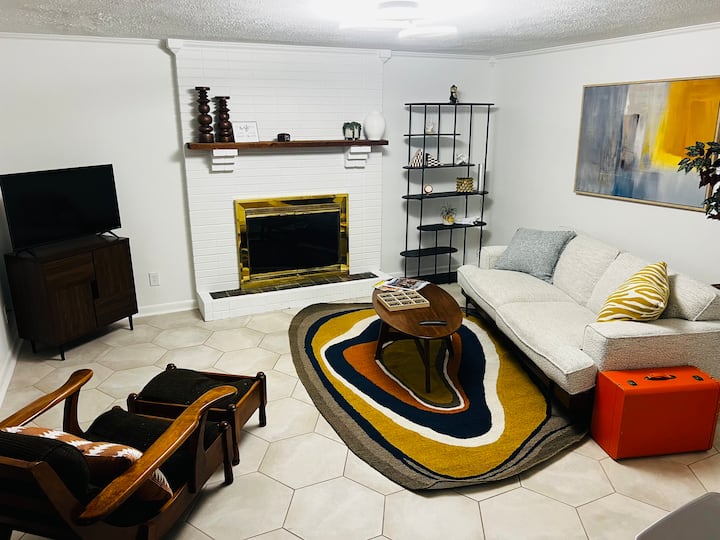 Mid-century Mod Escape – Close To Family & Events - Fishers, IN
