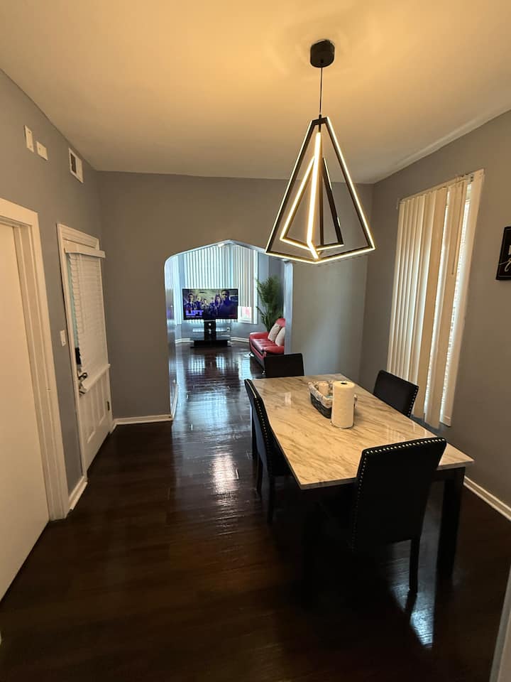 "Spacious 3br Theater" - Beverly - Chicago