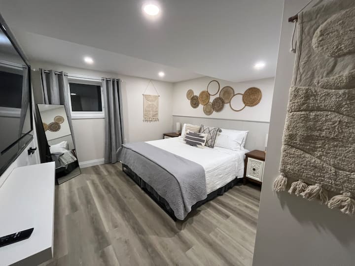 Newly Renovated 2-bed Apartment - Fast Wifi - Burlington