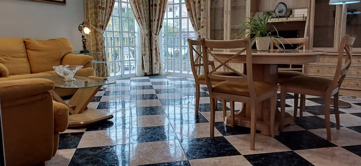 Piso 2 Dormitorios En Málaga - Cómpeta
