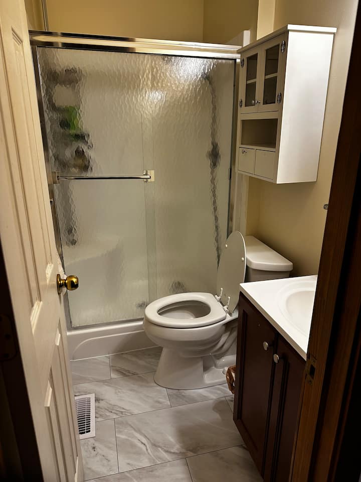 Comfortable Home Away From Home - Chesterfield, MO