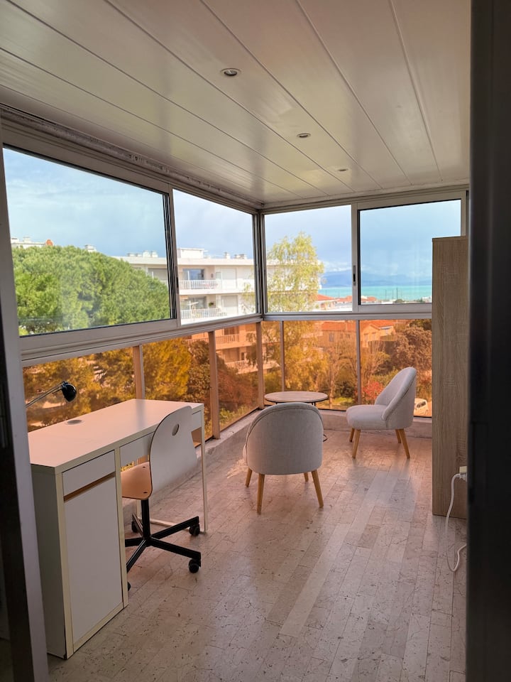 Dernier éTage Vue Mer Avec Parking Et Piscine - 昂蒂布