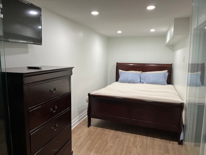Newly Renovated 1-bedroom Suite Downtown! - Hamilton, ON, Canada