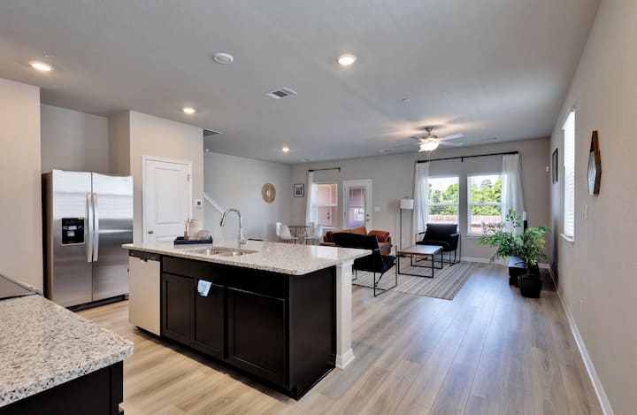 Cozy, Spacious & Comfy Home - Round Rock, TX
