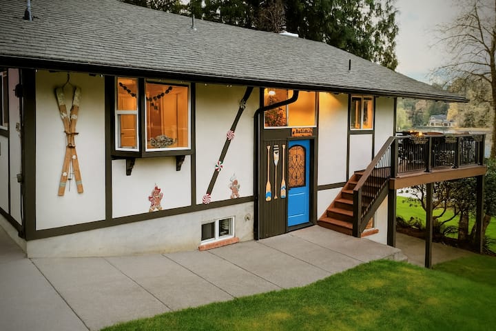 The Lakeside Holiday Gingerbread House - Olympia, WA