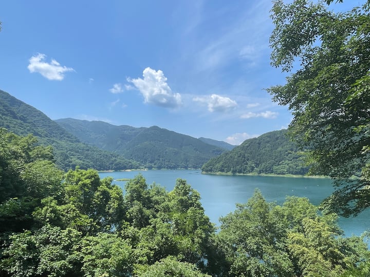 一棟貸切、紅葉の絶景湖畔リゾート!泊まれるギャラリー「天竺 」※連泊割適応。Bbq&花火可 - 후지오카시