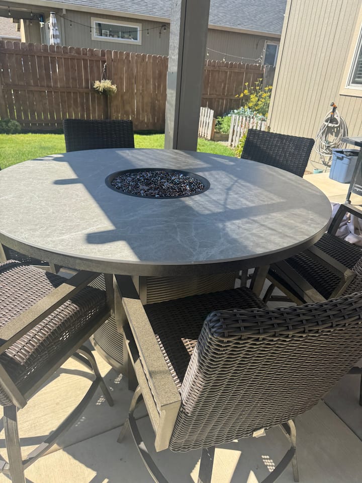 Kingswood Casa, 3 Kings, 1 Queen, Great Location! - Medford, OR