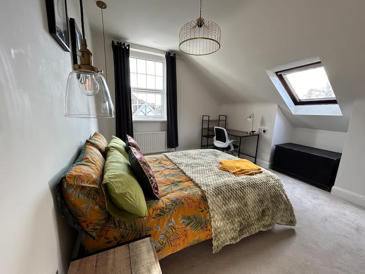 Large 2br Seaside Flat - 6ppl & Dog - Park 2 Cars - Bournemouth