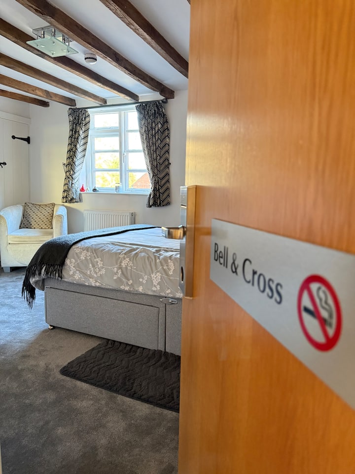 An Ensuite Double Room In A 16th Century Cottage. - Bromsgrove