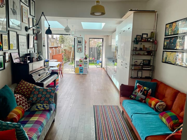 Spacious 4 Bed Family Home - Londen