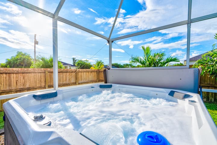 Cape Coral Oasis • Heated Pool, Jacuzzi & Games - Cape Coral, FL