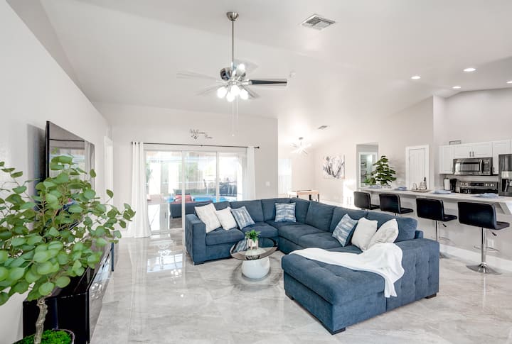 Cape Coral Oasis • Heated Pool, Jacuzzi & Billiard - Cape Coral, FL