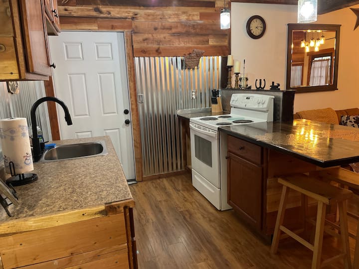 Cabin Charm Studio Apartment - Ridgecrest, CA