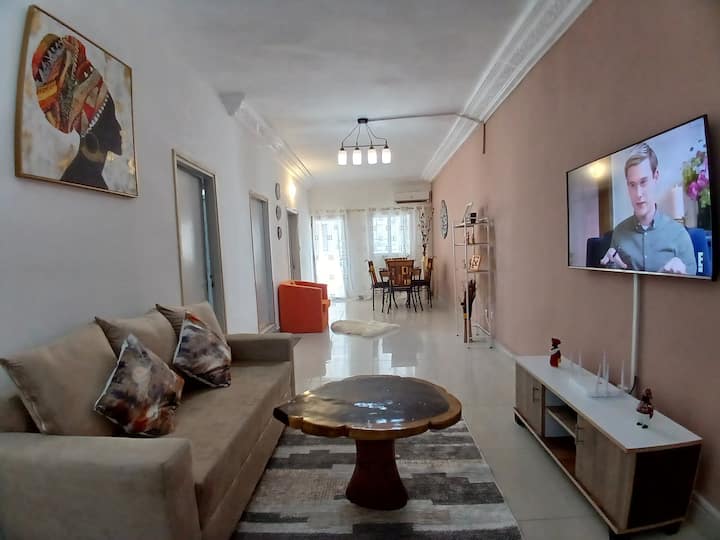 éLégante Et Spacieuse Chambre Salon Zone 4 - Abidjan